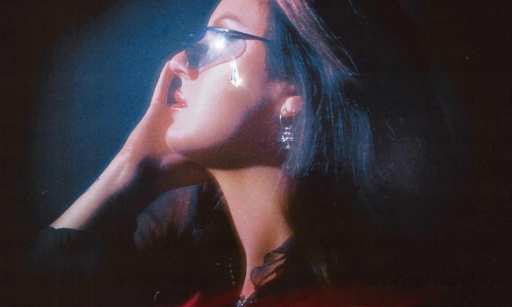 Dark Pop Singer-Songwriter stef Releases a New Single "Funeral"