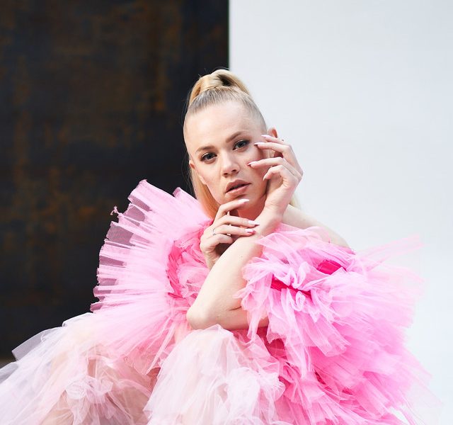 Amanda Simons' Latest Single, "The Light," Spreads Message of ...