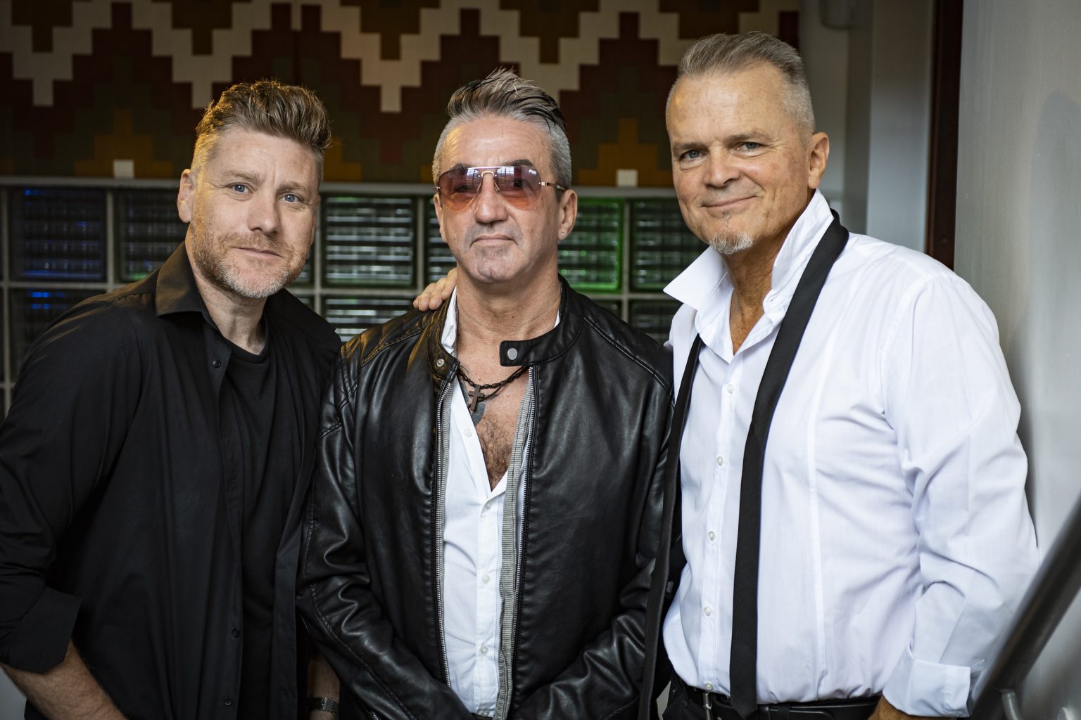 Aliens Don't Ring Doorbells Paints Sonic Stardust with "Amanda," a Pop ...