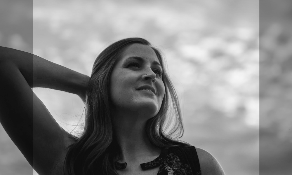 KIM MCCLAY has recently released a heartfelt single, "Comin' Home"