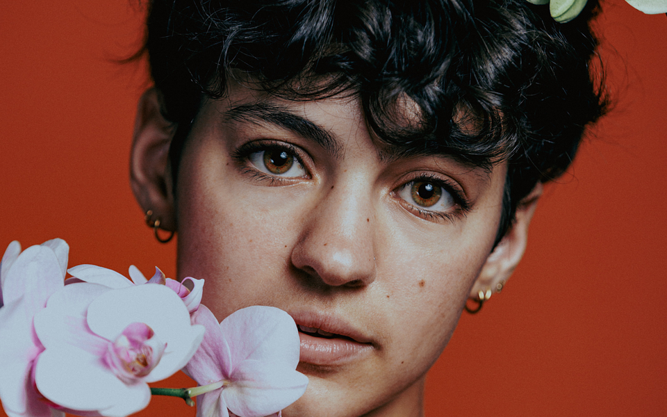 Sari Jordan has shared a new EP "Sing to the Moon"