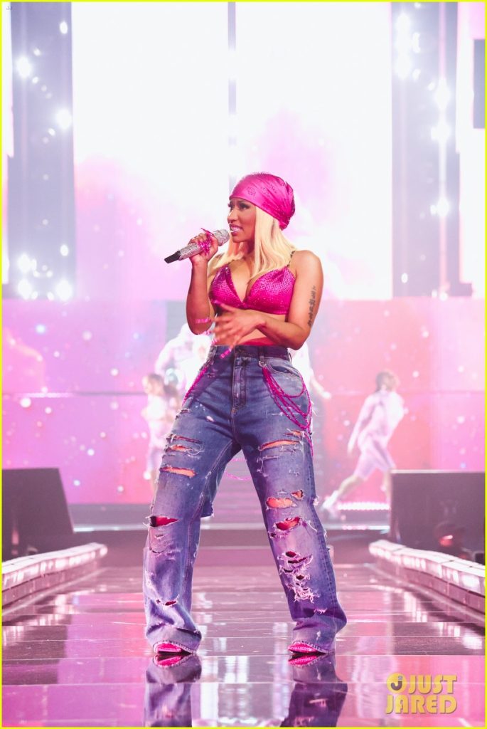 Nicki Minaj's Unplanned Mic Drop Steals Spotlight at Pink Friday 2 Tour