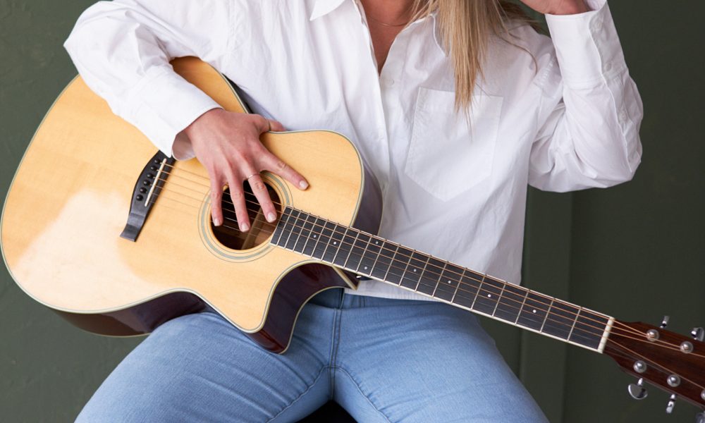 "Dear Grandpa", Kylie DeWees Strikes a Heartfelt Chord with New Single