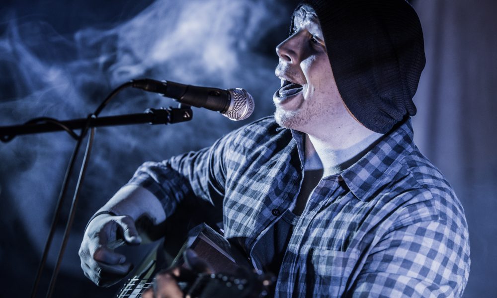 Andy Robbins Shines Bright with New Single “Sunny Days”