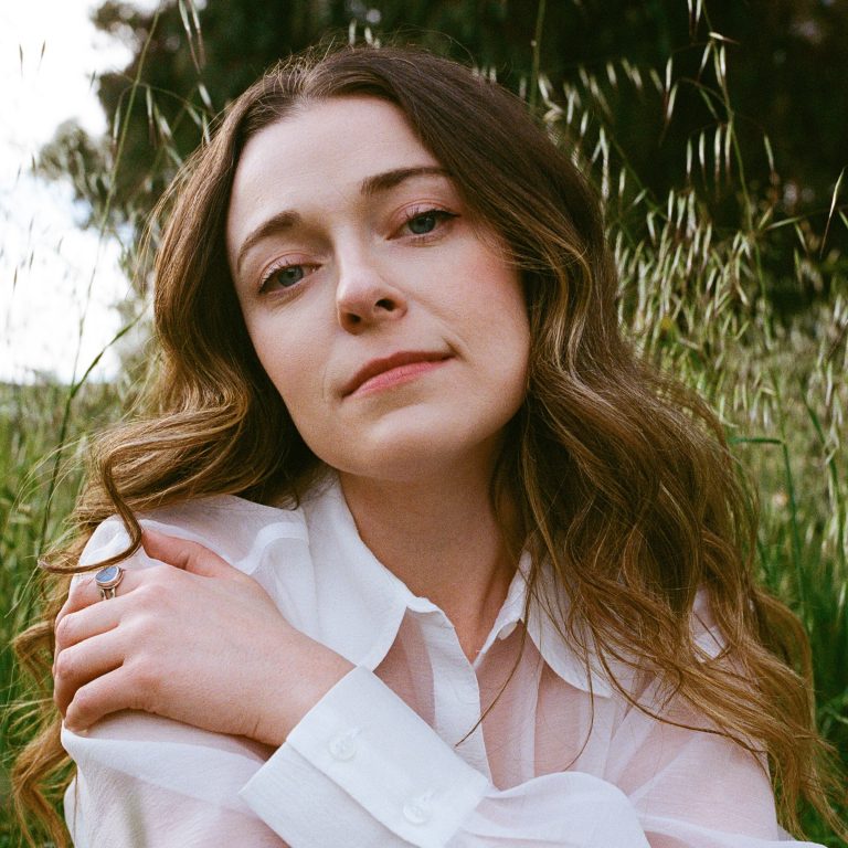 J.LARO - Gemini Girl | Honk Magazine