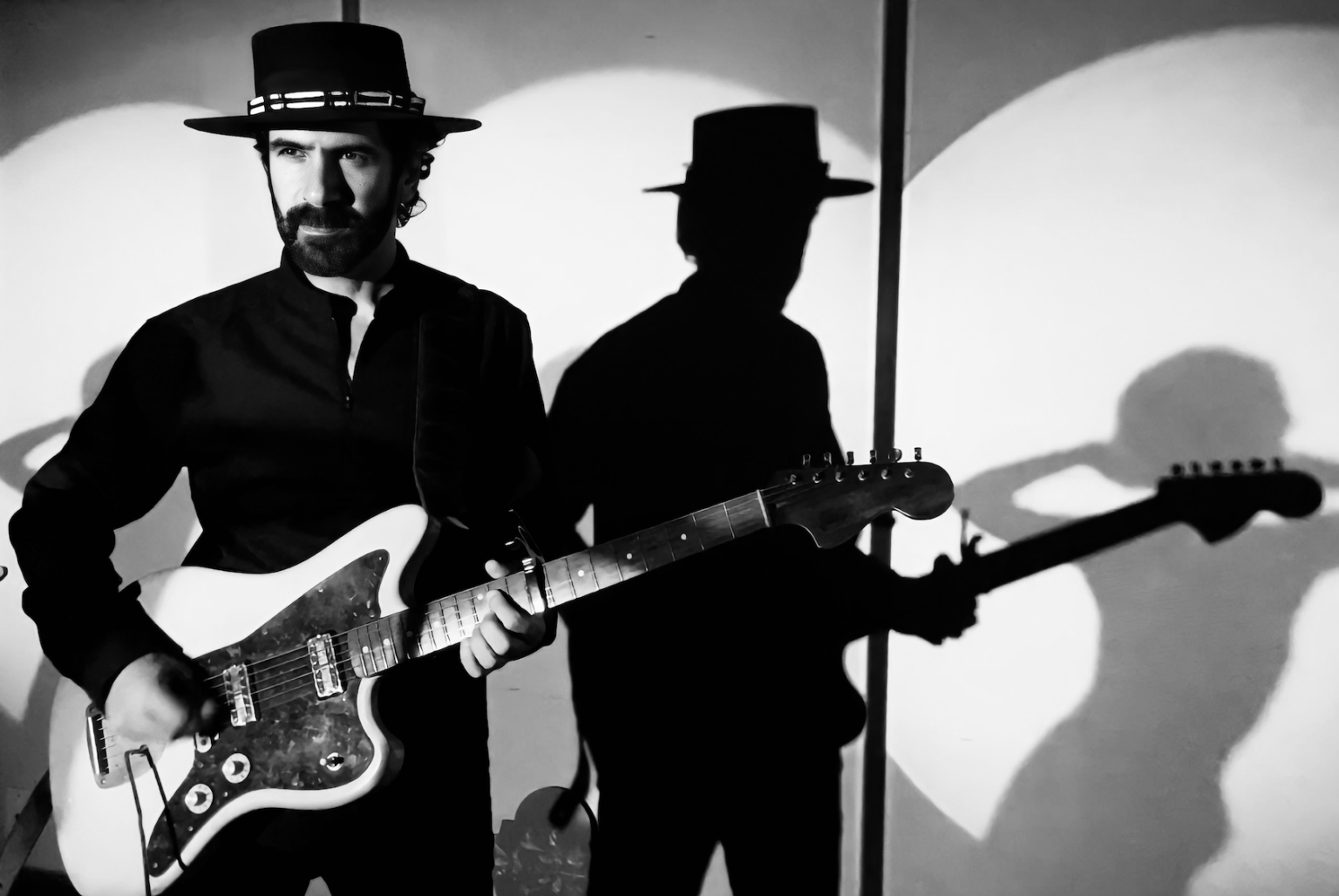 Gitkin unveils an afro-latin blues with sonic psychedelia in his recent Album "Golden Age"