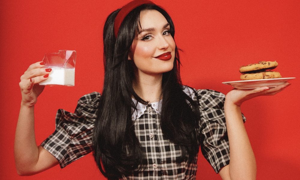 Haylee Joe unveils a festive classic charm with her new single "Santa ...