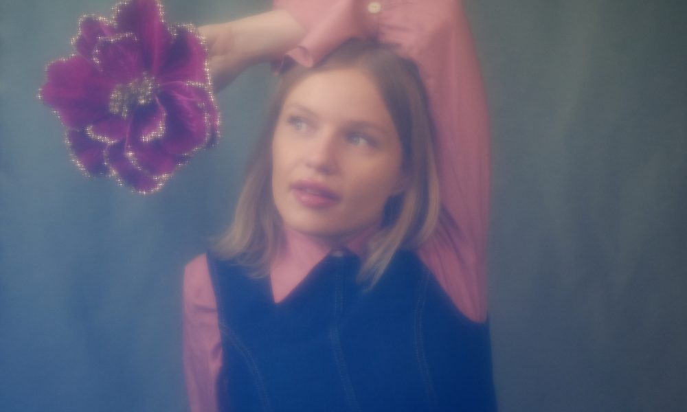 Marie Mørck glows with gentle resilience on “Look for the Silver Lining”
