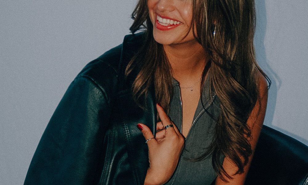 Ashley Mora debuts with captivating pop anthem "Tease"