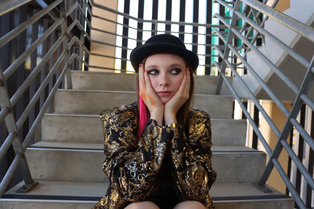 Bailey Perrie channels the 2000s pop-punk style in electrifying new ...